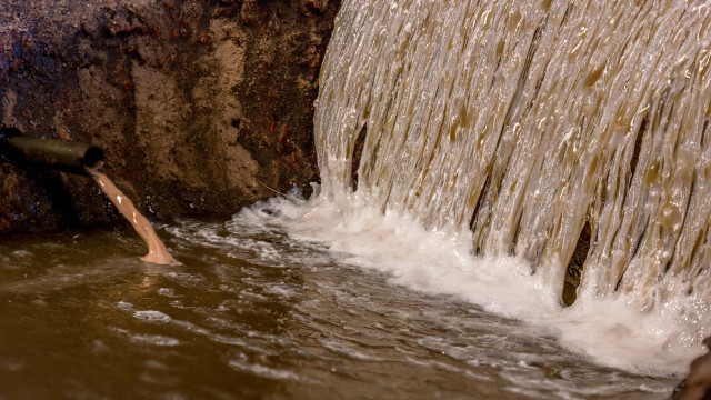 How to model waterfall froth and foam